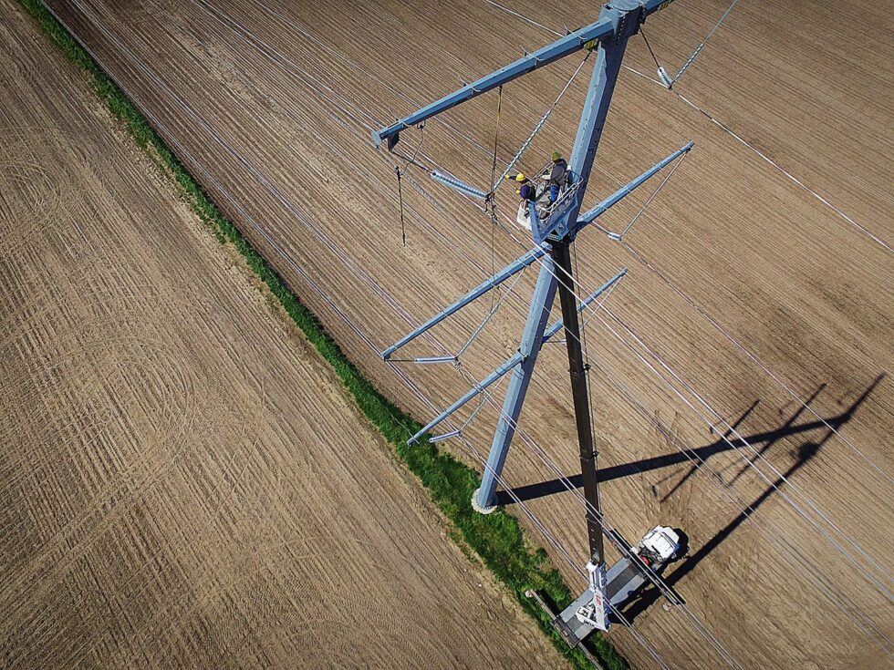 HiReach Material Handling Aerial Work Platforms | Elliott Equipment Company