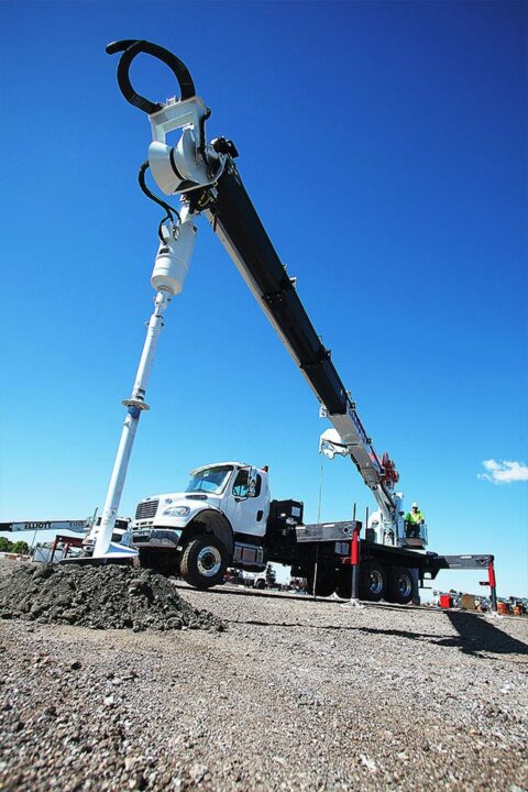 Digger Derricks | Lift Over 11,000 LBS At A 30-foot Radius